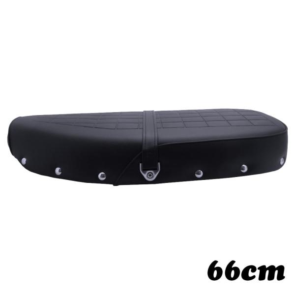 66cm ダブルシート CB400F風ヨンフォア風66cmです。◯カラー：黒◯パイピング：有り／黒◯バンド：有り／黒（金具横留め）◯仕様：アイロン付き、スタッズ装飾◯全長：66cm◯付属品：シート本体、シートキャッチ（シート本体裏面に付属）...