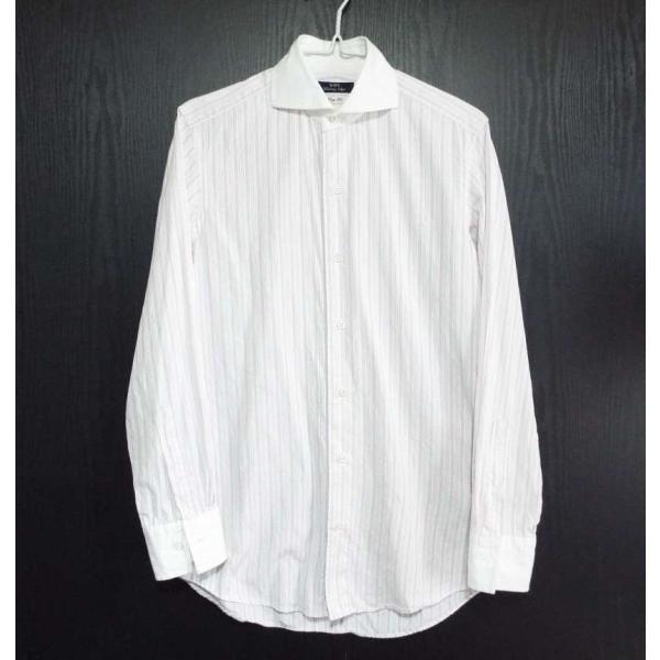 【当店スタッフのオススメポイント】・シップスの高級ライン「テイラーリングスタイル」・お洒落さんならやっぱりクレリックカラーですね。・襟の内側に0.5mm程度の汚れが見られますが状態の良い１着です。※ご購入後、アイロンでプレス掛けいただくとパ...