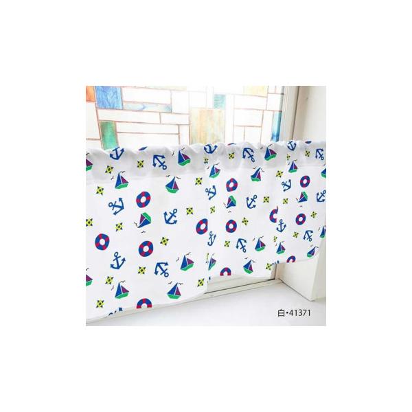 たくさんの錨やヨットがデザインされたカフェカーテンです。