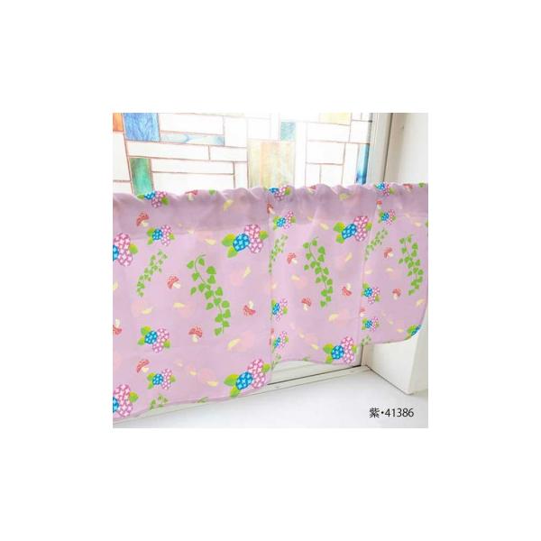 アジサイとかたつむりのデザインがポップで可愛らしいカフェカーテンです。梅雨の時期でも楽しめそうなデザインですね。