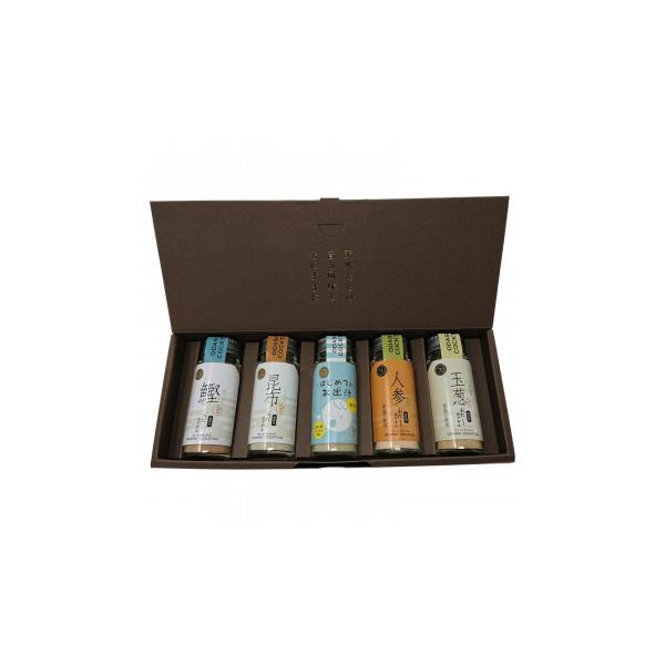 だしソムリエ認定講師が原料・産地にこだわり考案しました。「おだしカクテル」は厳選した原材料を粉砕せず、丁寧に丁寧に、優しくけずってできた天然無添加の削り粉です。旨み風味をそのまま生かす水冷臼式製法で仕上げているので芳醇で体にやさしいお味です。