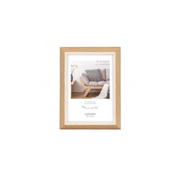 木材そっくりな樹脂製で発色の美しく、ライフスタイルに寄り添います。