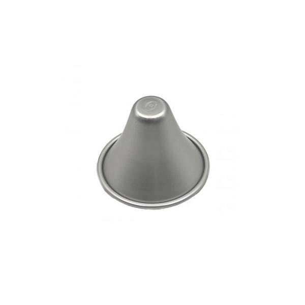 富士山をイメージして開発された型です。こちらは少し小さめのデザインとなります。型に生地を流し込んで焼くのはもちろん、富士山の形をしたライスにカレーをかけたりゼリーを作ったりなど様々なアレンジが可能です。空焼き不用のため軽く水洗いをするだけで...