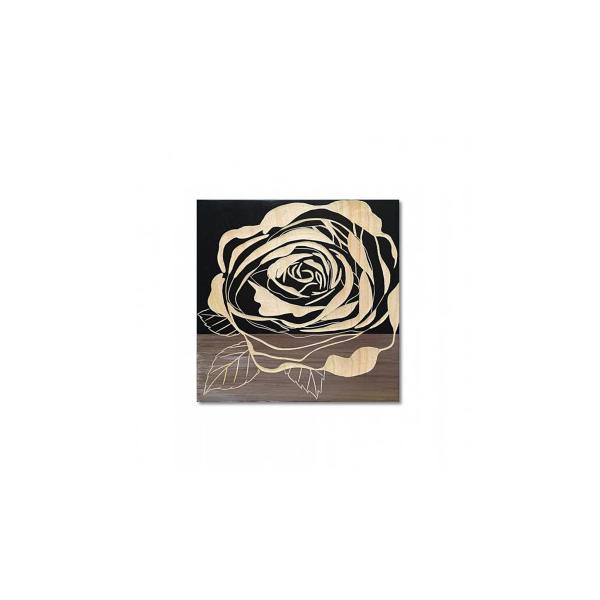 天然の木にペイントを施し、熟練した職人がリーフや花、木等の柄を様々なサイズの彫刻刀を使って、1枚1枚彫っています。様々な木目が現れネーチャーなモダンアートです。