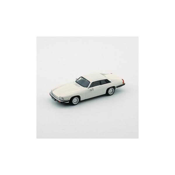 ジャガー XJS 1984 グレイシアホワイトの1/64スケールミニカーです。