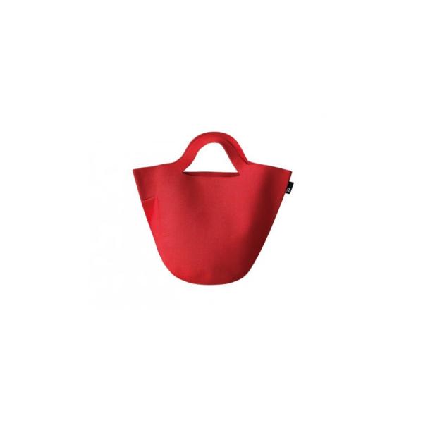 ざっくりとモノを入れて、バスケットの様に使用ができます。側面はカンガルーのおなかのポケットのようなルーポケット付きです。ポケット部分は本体と一体で編まれていて、縫い目がないつくりです。