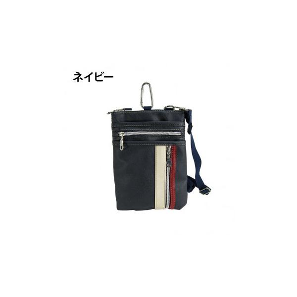 縦に入ったラインがアクセントの合皮ラインシザーシリーズ。スタイリッシュなデザインなのに、驚きの収納力!スマートフォンやタブレット、お財布など小物の持ち歩きにとっても便利!メイン層は小物の仕分けにうれしい2層タイプ!海外旅行時の手荷物入れとし...