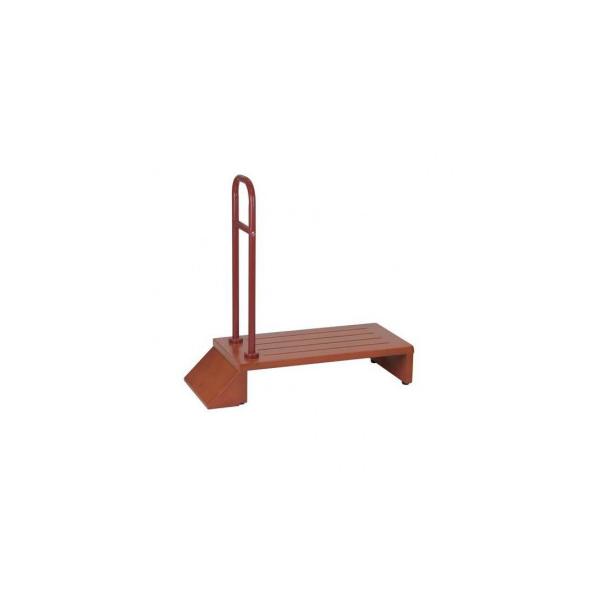 置くだけで玄関の段差が小さくなり、上り下りをサポートします。