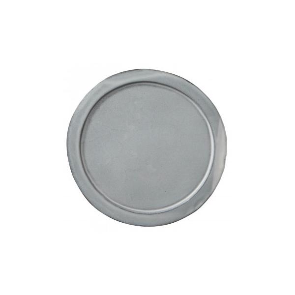 日本の職人が手仕事で作り上げた器、ベニェ。スッキリとしたフォルムがシックで大人っぽい佇まい。質感はつや消しで手触りが良く、優しさとクールな印象を感じられる不思議なデザインです。スモーキーで上品な色使いは珍しく、食卓を新しい世界観で包んでくれます。