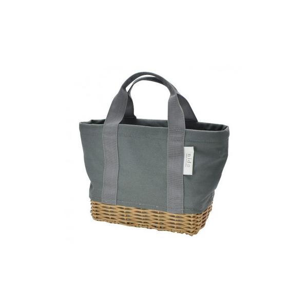 カゴのおかげで、底が安定します。お弁当が傾きにくいランチバスケットです。コロンとした可愛い形もポイントになっております。カゴ部分は水や汚れにも強いPP素材です。ささくれ等もないため、安心です。