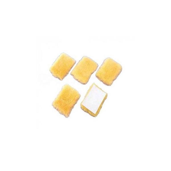 おむつで包まれている部分の湿気、圧迫を取り除き、床ずれを防止します。仙骨部に直接当てて、また傷口がある場合はガーゼの上からご使用ください。便などで汚れた場合は洗い流し、その都度交換して中性洗剤で洗ってください。