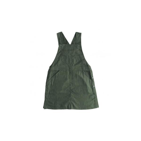 胸元のポケットと背中のネームがポイントです。