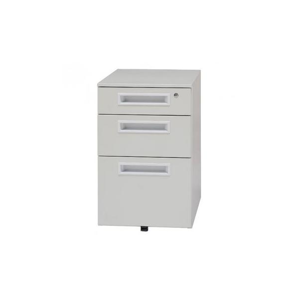 キャスター付きなので、足元を広く使いたい場合はデスク横に配置するなど気軽に移動できます。オールロック機構でセキュリティー面も万全。1つの鍵で全ての段に鍵がかかります。下段はダブルサスペンションレール仕様で奥の物が取り出しやすくなっています。