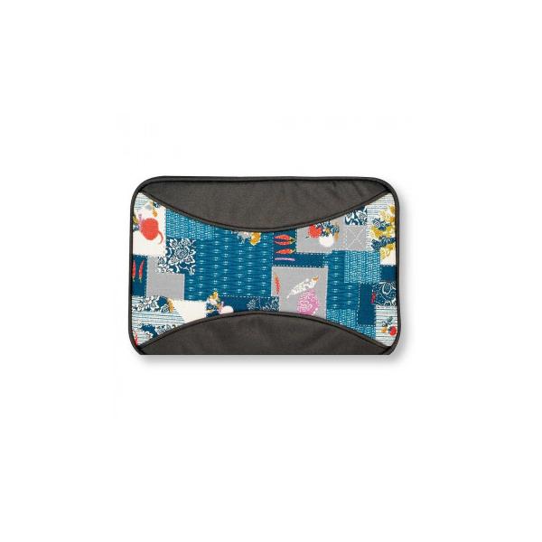 大切なラケットを衝撃やホコリから守る田園柄卓球ラケットケースです。