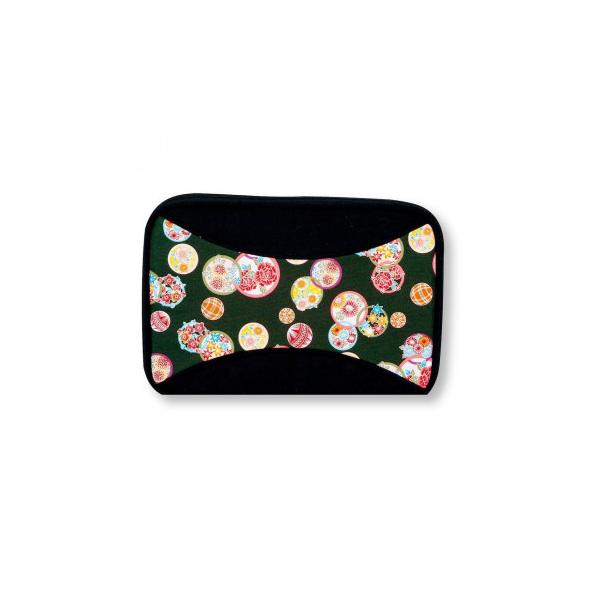 大切なラケットを衝撃やホコリから守るちりめん柄卓球ラケットケースです。