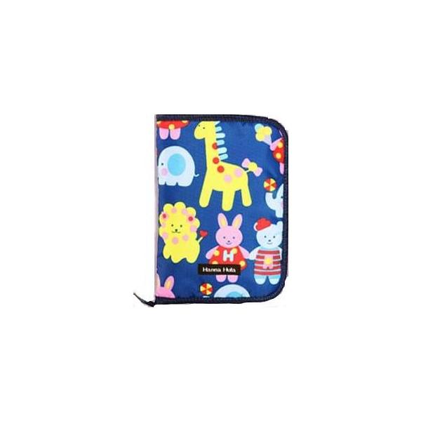 たくさんのポケットやカードホルダーでしっかり収納☆収納力バツグンな母子手帳ケースです。たくさん入れてもふっくらフォルムできれいに収まります。母子手帳だけでなく、通帳や文庫本などもピッタリ入るサイズなのでマルチケースとしても使える♪撥水加工を...