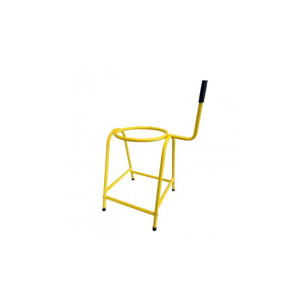 ペール缶専用スタンド。ペール缶を設置したままハンドルを傾けて中の液体を注げます。