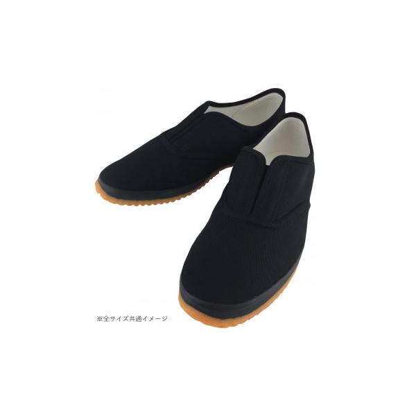 アメゴム底で滑りにくいです。キャンバス製なので軽量で疲れにくいです。やわらかゴム底で屈曲性が高いので履きやすいです。