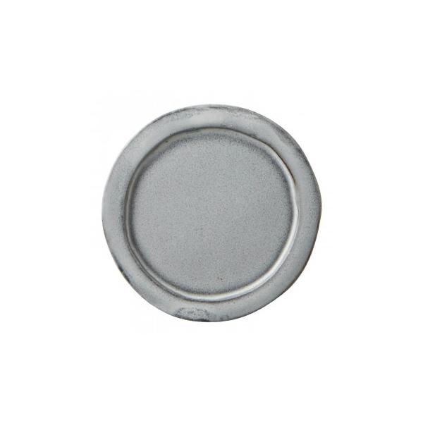 日本の職人が手仕事で作り上げた器、ベニェ。スッキリとしたフォルムがシックで大人っぽい佇まい。質感はつや消しで手触りが良く、優しさとクールな印象を感じられる不思議なデザインです。スモーキーで上品な色使いは珍しく、食卓を新しい世界観で包んでくれます。