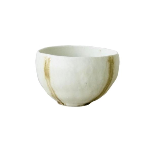 手にした時の重厚感と和の暖かみが、普段の食事を楽しくしてくれます。具紙のある色合いとデザインが、和食の美しさをより引き立てます。