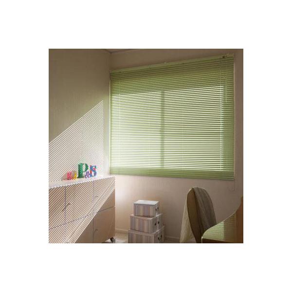 窓辺のイメージが変わるとお部屋の雰囲気も変わります。お部屋のイメージチェンジに最適なブラインド。どんなお部屋にも合わせやすいシンプルなカラーを取り揃えました。ブラインドは目隠しにも便利です。光の調節が出来る暮らしをはじめませんか?