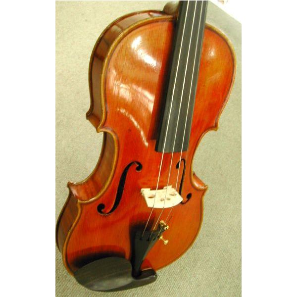 アントニオ・ストラディバリウス　バイオリンモデルストラディバリウスの黄金期ともいわれる1716年の作品をベースにつくられた欧州製バイオリンヴァイオリン技術者の完全修理・調整済み製作年　1900年前半製作者不詳ヨーロッパ製造4/4サイズ1年保障