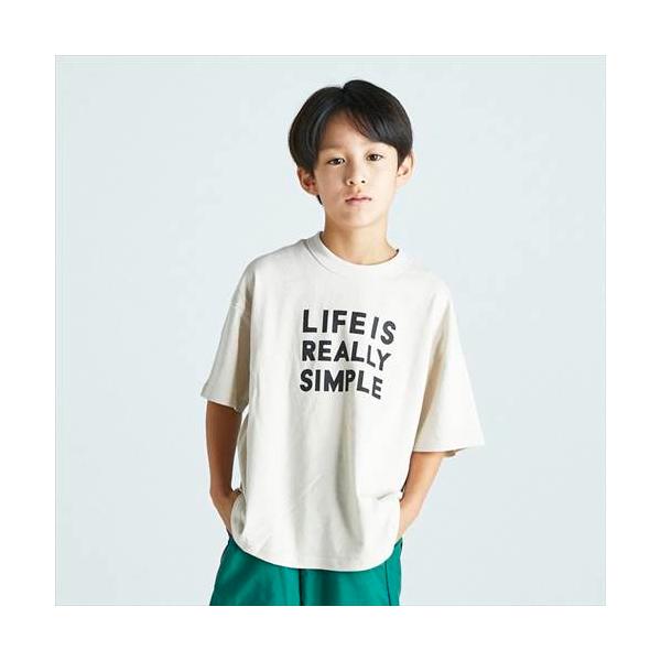 夏場は何枚も持っていたいプリントTシャツ。程よいオーバーサイズ感で、ラウンドした裾もデザインポイントです。雑誌を切り貼りしたようなカラフルなバックプリントがポイント。透け感：無し伸縮性：ありポケット：無し素材 20/OE天竺本体：綿 100...