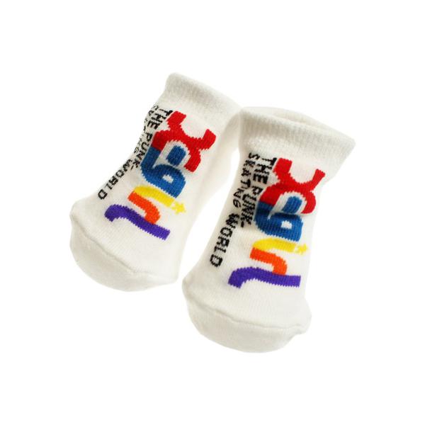 新生児  出産祝いにも定番パターンのロゴがアイキャッチなベビーソックス。靴をはかなくても可愛い足元を演出してくれる優れものです。足裏にすべり止めプリントつき。※メール便の場合、厚みの関係上、パッケージから 外してのお届けとなります。