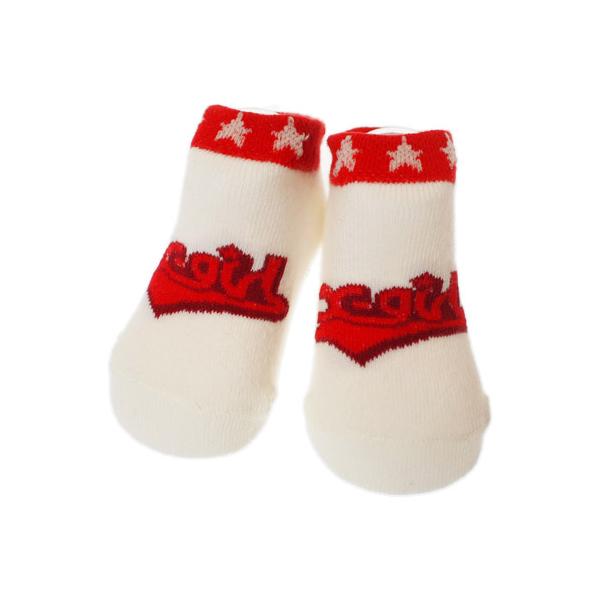 新生児  出産祝いにもチア感のあるロゴと足口の配色が可愛いベビーソックスです。スポーティーから女の子らしいスタイルまで幅広いコーディネートに重宝します。足裏にすべり止めプリントがついているのもうれしいポイント。同デザインのカバーオールやスタ...