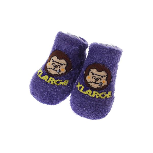 ファニーゴリラのベビーソックスです。程よく起毛したやわらかい生地を使用しており、お肌にやさしくタッチします。足底にすべり止めプリントがほどこされているのも魅力です。※メール便で配送の場合、厚みの関係上ソックスの立体パッケージ（カップ）を 外...