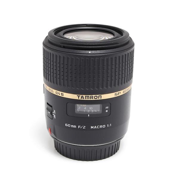 タムロン TAMRON SP 60mm F2 Di II MACRO 1:1 G005E キヤノン用付属品は画像(現物品)のみです。中古/作動は問題ありません。ランク B+小キズありますが全体的に状態も良く綺麗です。チリホコリの混入・くもり...