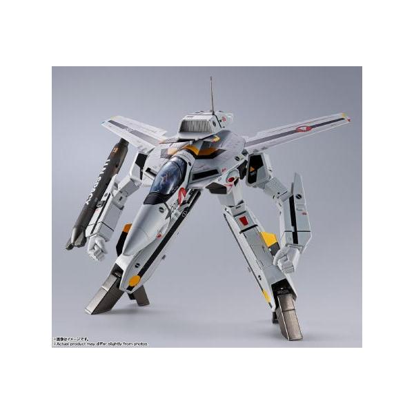 ロイ・フォッカーの駆るバルキリー再び！2020年の発売以来となる、VF-1Sバルキリー単体での再登場。リバイバルVer.にあたり、TV版を再現できる丸指手首パーツを追加している。■セット内容本体、交換用角手首パーツ左右各3種、交換用丸手首パ...