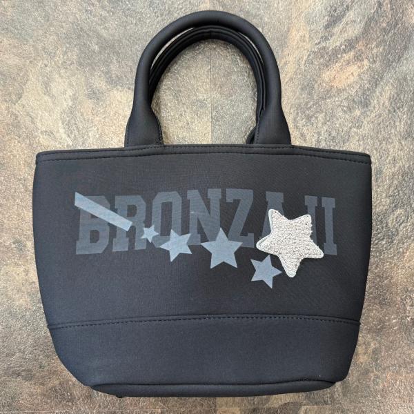 【発売日：2025年06月05日】※取扱いの注意　摩擦、水ぬれ等により若干色落ちすることがありますのでご注意ください。　濡れたまま放置しないでください。　プリント部分にはもみ洗いは避け直接アイロンを当てないでください。　ご使用の前に商品付属...