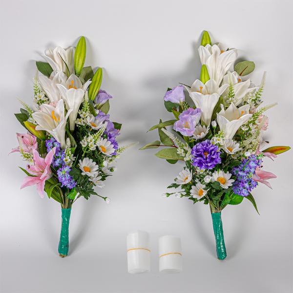 常時500種類を超える造花から、一つ一つ丁寧に手作業で花束を組み合わせています。【色止め加工】が施されているため、通常の造花よりも長く太陽の下でも美しい状態を保ちます。お墓用としてお供えするのはもちろん、仏壇用にお供えするのにも最適な造花で...