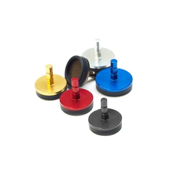 ジャストエース定番のアルミエンドキャップ「AL-CAP」が、素材を新たに新発売。PP素材(黒部分)をラバー素材に変更し、新たに新サイズをラインナップ。カラー：ゴールド/シルバー/ブルー/レッド/ガンメタ/ブラック高さ：7mm最小外径：5mm...