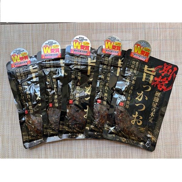 農林水産大臣賞受賞！おさかな消費者賞受賞！W受賞の逸品。■商品規格 61ｇｘ5袋■原材料名砂糖（国内製造）、かつお削りぶし（鹿児島県枕崎製造）、 醤油（本醸造）、本みりん、刻み昆布、穀物酢、きくらげ、白ごま、食塩、椎茸粉末（一部に大豆・小麦...