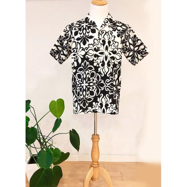 ハワイアンファブリックを使ったメンズアロハシャツ。派手すぎず、とても合わせやすいデザインです。パナマ帽とお楽しみ下さい。開襟タイプで襟元もゆったり。着心地も良いです♪馴染みやすい配色で、オフィスや普段着としてもご利用いただけます。Lサイズ*...