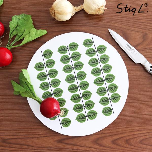 正規販売店 北欧 デザイン テキスタイル ボード 鍋敷き ポットマット キッチン雑貨 ギフト グリーン おしゃれ レトロ【製品仕様】■サイズ：約φ21×H0.5(cm)■重量：約235g■素材：白樺MDF■メーカー：A3 Profil ( ...