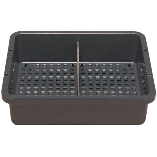 ●屋内ポリ缶収納トレーに。●サイズ：長さ518×巾427×高さ140mm●材質：ポリプロピレン樹脂●色：グレー●自重：1.3kg