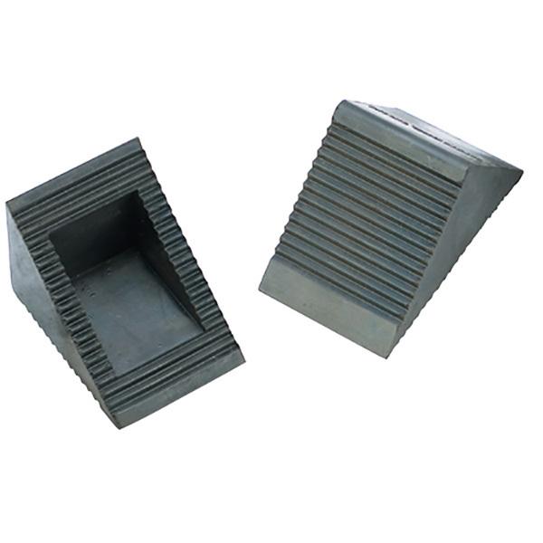 ●駐車時の車輪止めに●サイズ：巾77.6×長さ129×高さ61.7mm●材質：ゴム●自重：0.68kg(2ヶ)