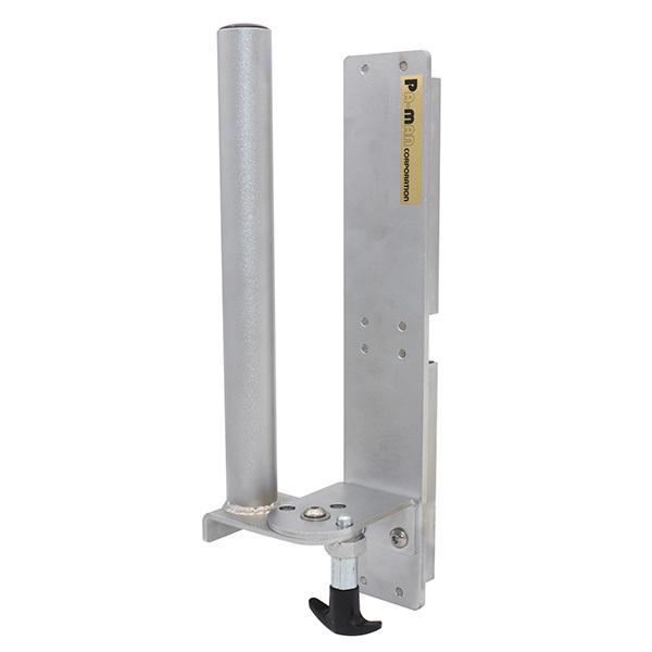 ●パーマンオリジナル！フォークリフトのストレッチフィルム(ラップ)ホルダー●3段調整式で角度を変更することができます。●リーチ車、カウンター車を選ばず装着いただけます。●紙管内径50mm〜76mmまでのストレッチフィルム(ラップ)に使用でき...