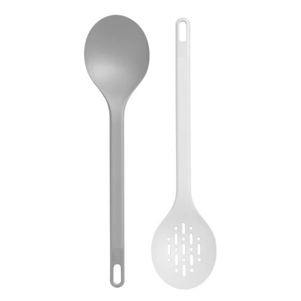 ●HydroFlaskからOUTDOOR KITCHENシリーズのServing Spoonsが登場。アウトドアシーンで活躍するサービングスプールセットです。キャンプ、ビーチ、庭などでオシャレに。通常スプーンと穴開きスプーンの2本セットです...