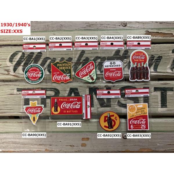 耐光・耐水仕様のステッカーです。XXSサイズ：約5cm〜（種類によりサイズが異なります）アメリカン雑貨の王道のコカ・コーラ　ブランドのステッカー。車の窓、旅行トランク等、色々な物をオリジナルカスタムしてください。ステッカーでカスタムするだけ...