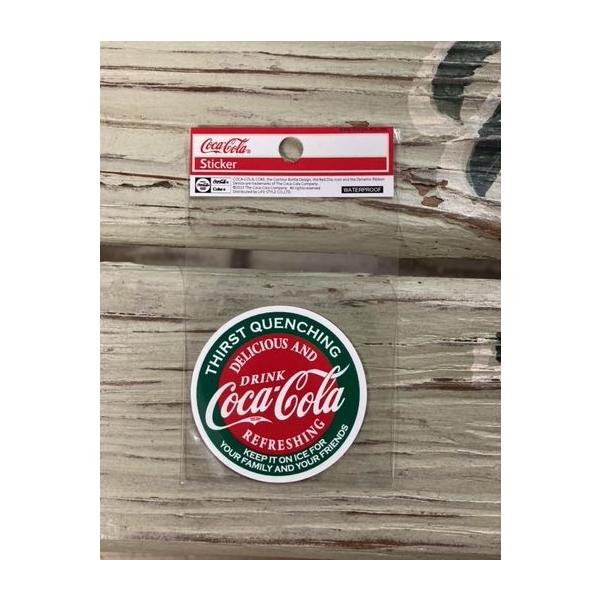 耐光・耐水仕様のステッカーです。XXSサイズ：約5cm〜（種類によりサイズが異なります）アメリカン雑貨の王道のコカ・コーラ　ブランドのステッカー。車の窓、旅行トランク等、色々な物をオリジナルカスタムしてください。ステッカーでカスタムするだけ...