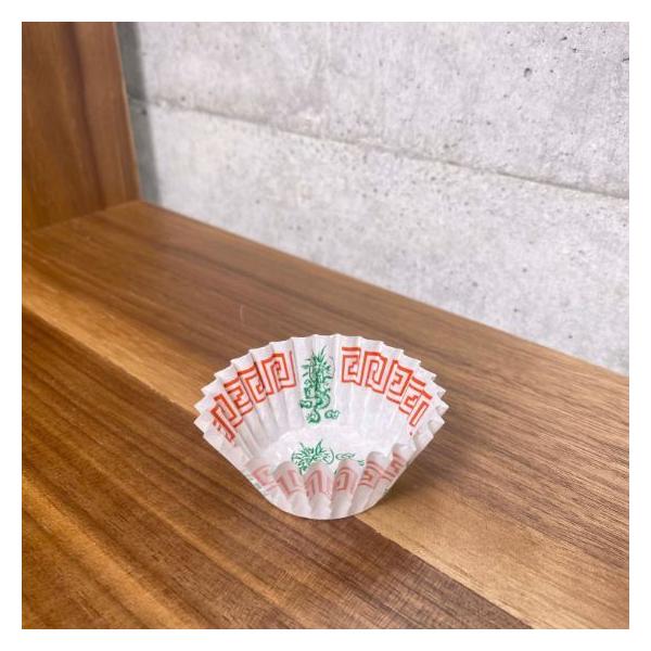 6F・四龍（スーロン）柄 純白ペットケース 6号深口◇四龍（スーロン）のデザインのおかずカップです、お弁当やお惣菜に！◇紙素材ですので電子レンジやオーブンに対応！◇紙素材の比率が高いので、食べ終わった後は可燃ごみで捨てれます。※オーブントー...