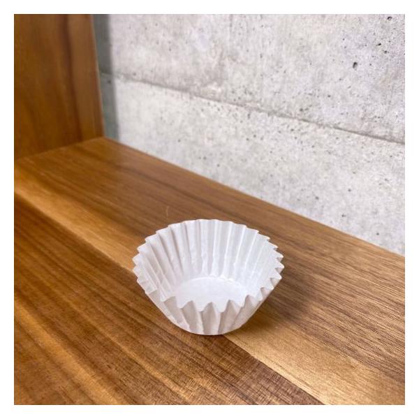 6F・白 オーブンケース 6号深口◇白のかわいいカップです。◇お弁当やお惣菜のおかずカップやケーキの敷きカップ、ベーキングカップに！◇純白PETケースよりも保型性に優れ広がりにくいケースです。◇紙素材ですので電子レンジやオーブンに対応！◇紙...