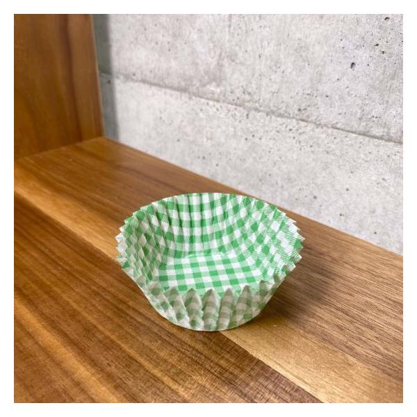 9F・チェック柄（緑） オーブンケース 9号深口◇チェック柄のかわいいカップです。◇お弁当やお惣菜のおかずカップやケーキの敷きカップ、ベーキングカップに！◇純白PETケースよりも保型性に優れ広がりにくいケースです。◇紙素材ですので電子レンジ...