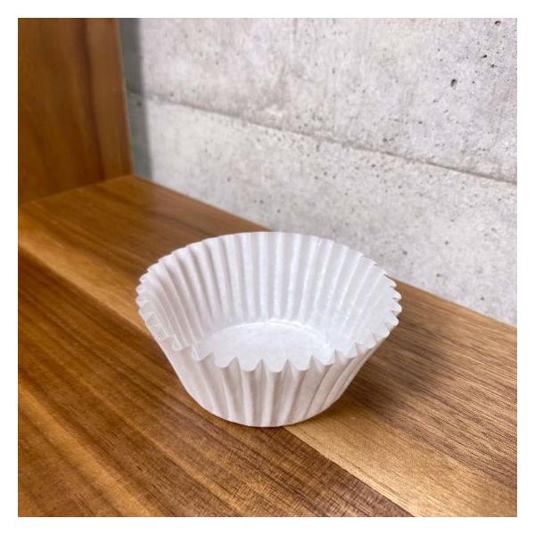 10F・白 オーブンケース 10号深口◇白のかわいいカップです。◇お弁当やお惣菜のおかずカップやケーキの敷きカップ、ベーキングカップに！◇純白PETケースよりも保型性に優れ広がりにくいケースです。◇紙素材ですので電子レンジやオーブンに対応！...