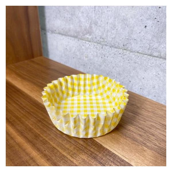 朝顔7F・チェック柄（黄） オーブンケース 朝顔7号深口◇チェック柄のかわいいカップです。◇お弁当やお惣菜のおかずカップやケーキの敷きカップ、ベーキングカップに！◇純白PETケースよりも保型性に優れ広がりにくいケースです。◇紙素材ですので電...