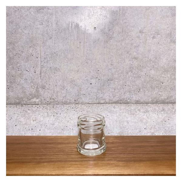 味彩30 円柱ST 瓶（本体）◇小さくてかわいい小瓶です！◇ジャムや佃煮、調味料入や小物入れに！◇対応の蓋は8色あるので用途や中身によって変えれます。【味彩シリーズ】●容量：約 31ml●重量：約 64g●口部：43ツイスト●サイズ（胴径×...